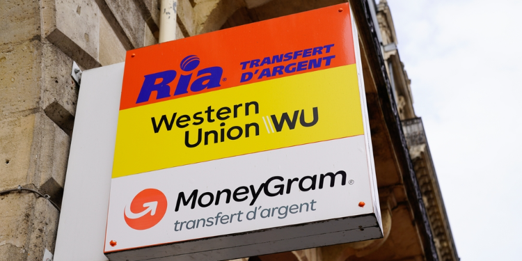 Transfert d’argent vers son pays d’origine : où se positionnent les ...