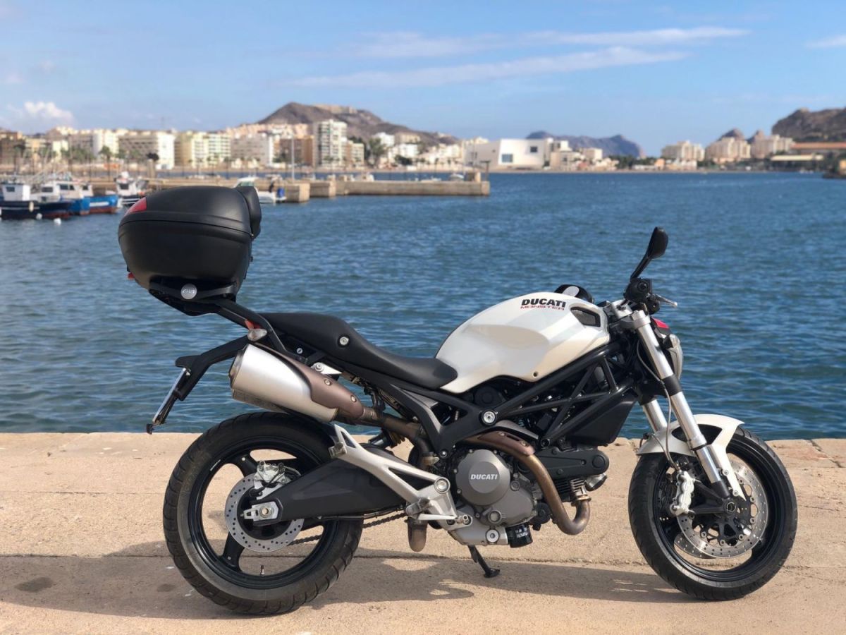 Ducati Monster 696 White