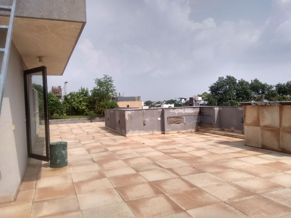 Modern and spacious 3 bhk floor with huge shared terrace available for ...