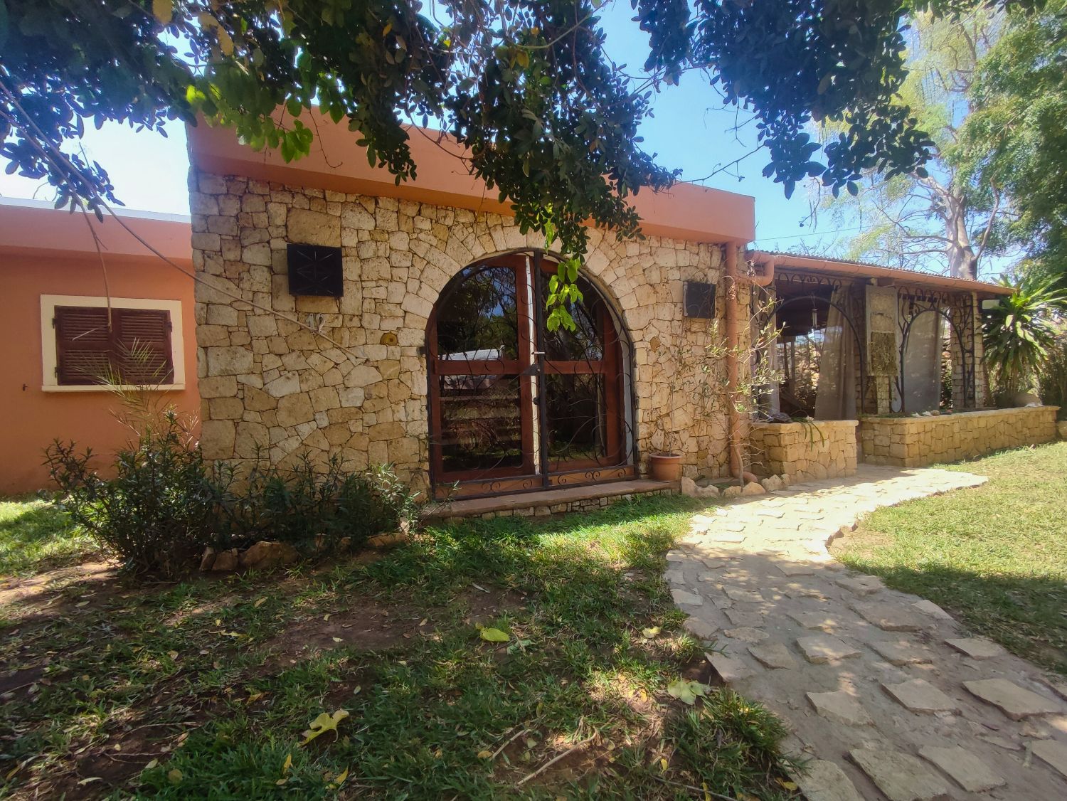 Villa basse F5 dans résidence avec piscine - Expat.com