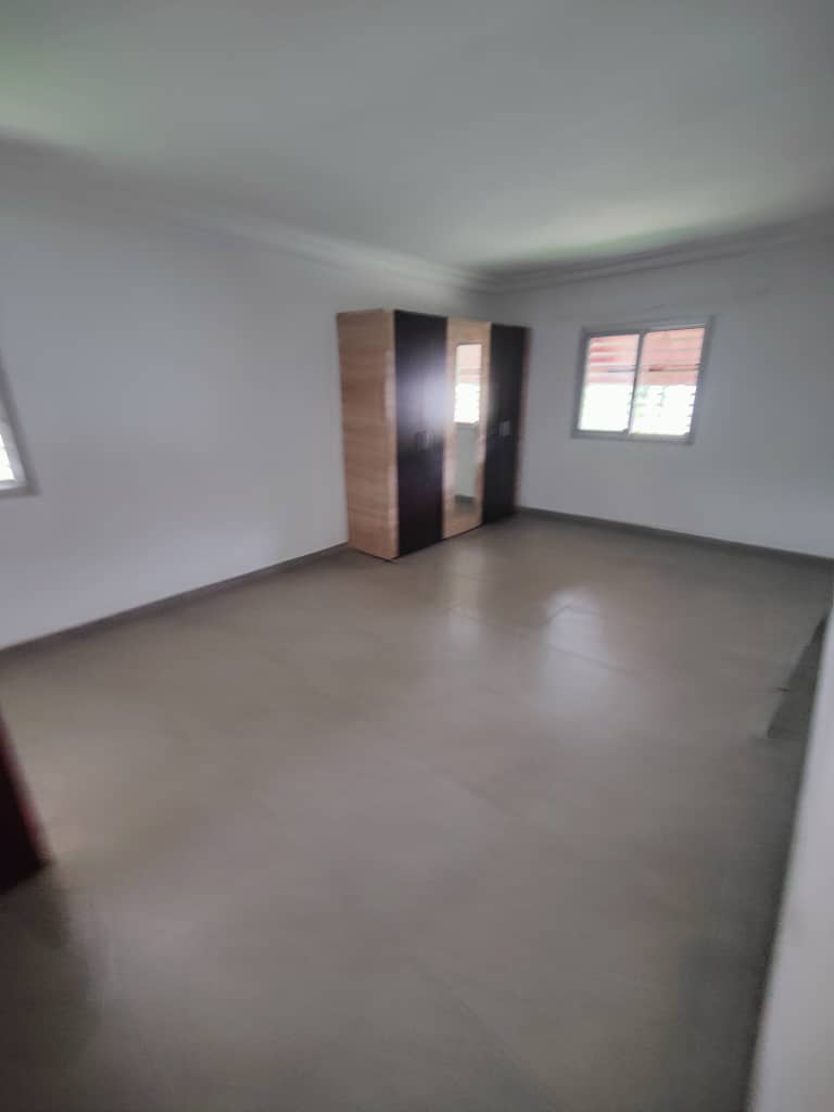 Sale of a 5-room duplex villa in Cocody Riviera 3 - Expat.com