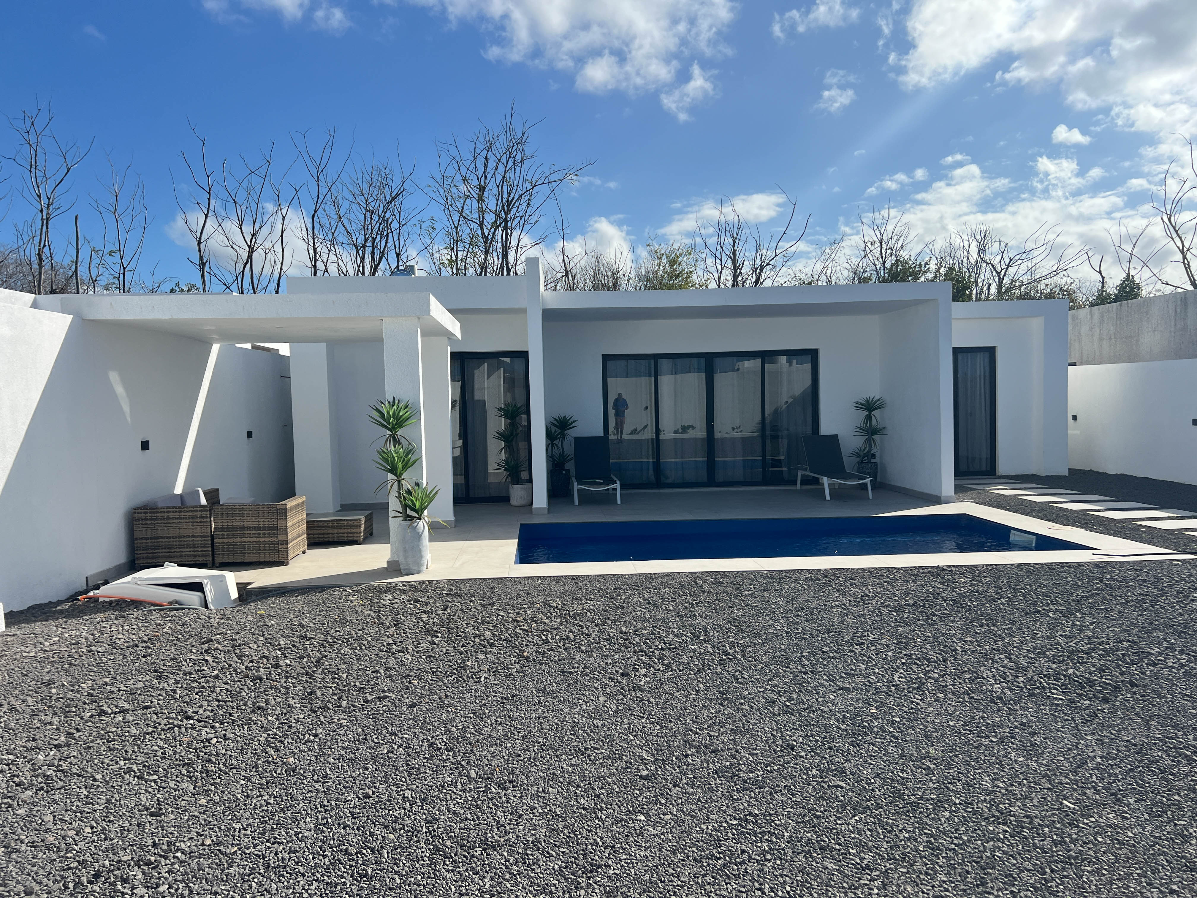 FOR SALE - MODERN 3-BEDROOM SINGLE-STOREY VILLA - GRAND BAY - Expat.com