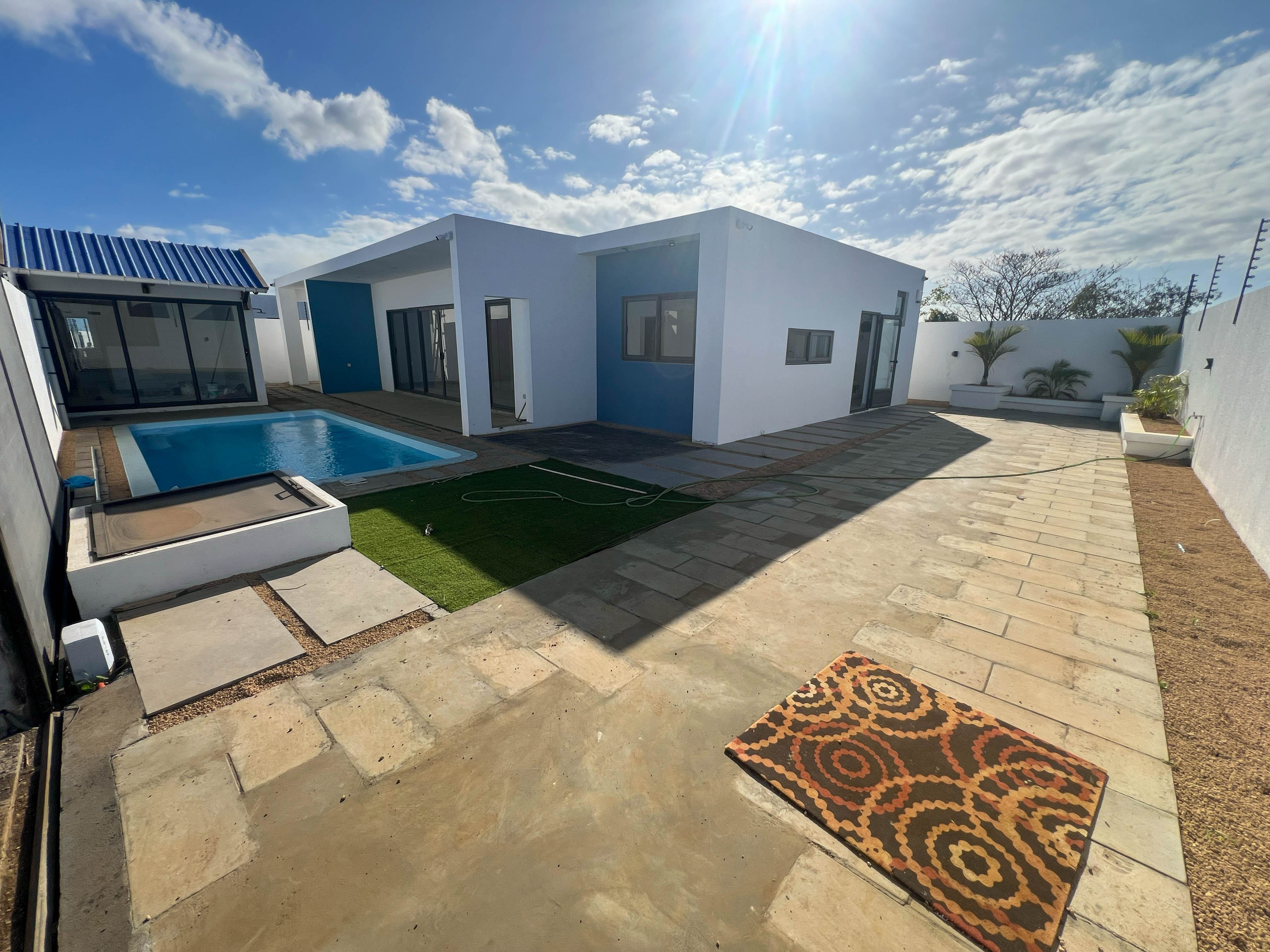 FOR SALE - MODERN 3-BEDROOM SINGLE-STOREY VILLA - GRAND BAY - Expat.com